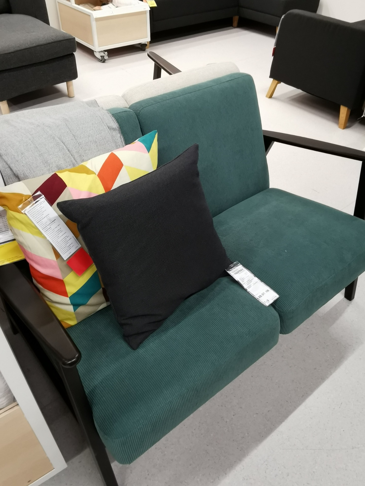 Nyt avslapning og stil med EKENÄSET møbler fra IKEA